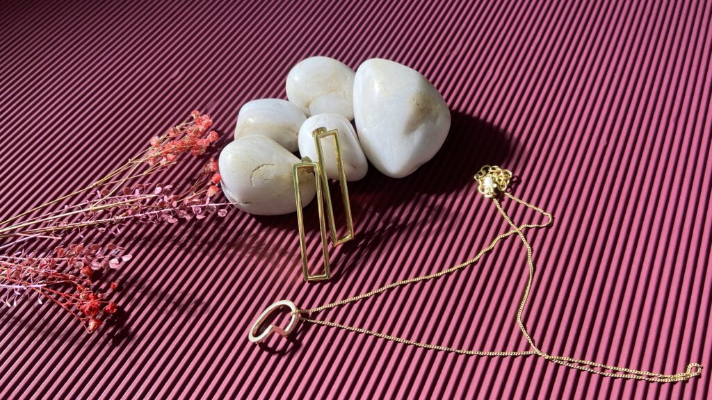 Layer Your Jewellery Stacking In Five Different Ways